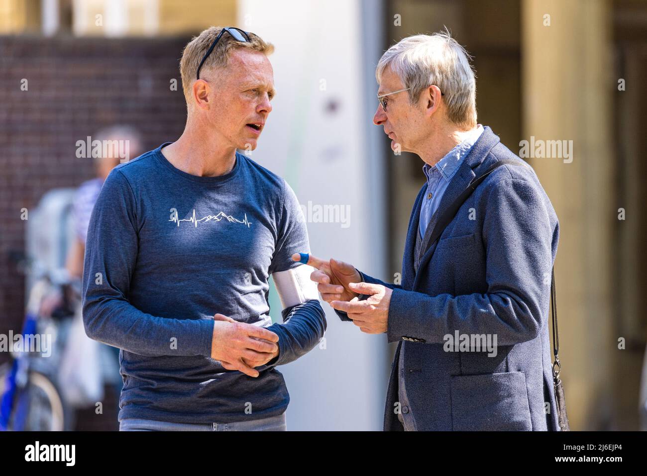 01. Mai 2022, Brandenburg, Cottbus: Bei einer AfD-Kundgebung am 1. Mai ...