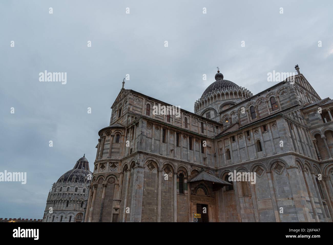 Die Kathedrale von Santa Maria Assunta, im Zentrum der Piazza del Duomo ...