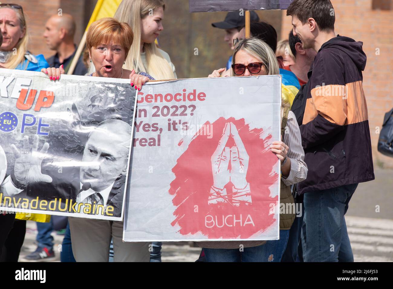 Von der ukrainischen Gemeinde in Rom organisierte Demonstration gegen ...