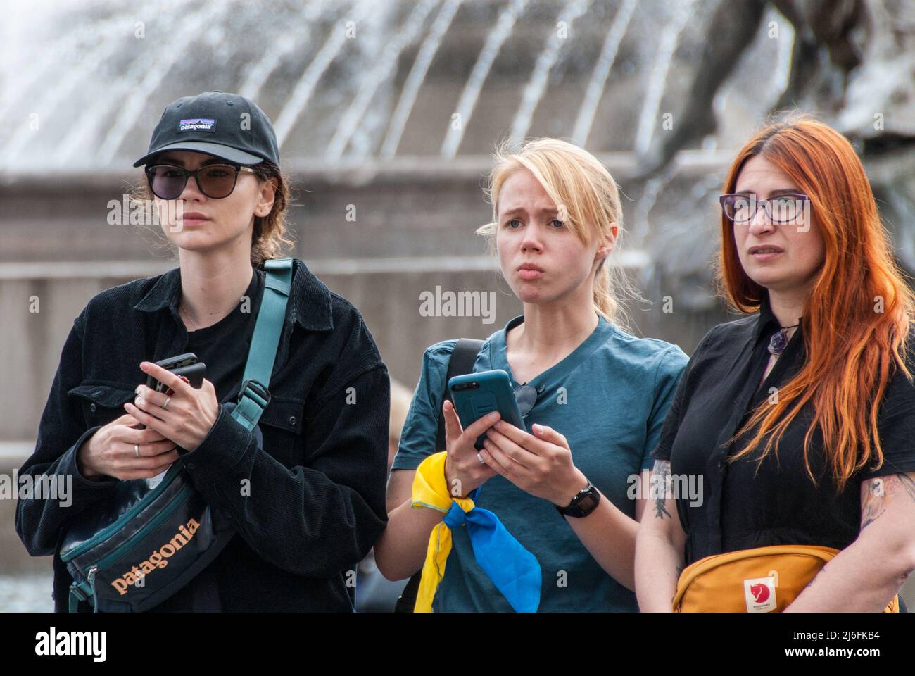 Rom, 1. Mai 22: Die Frauen des Asow-Bataillons auf der Demonstration auf der Piazza della ...