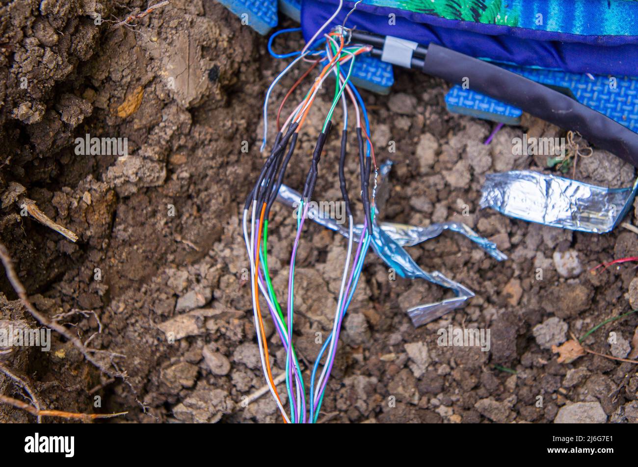 Beschädigte Erdkabel beim Graben, eingerissenen, defekten ...