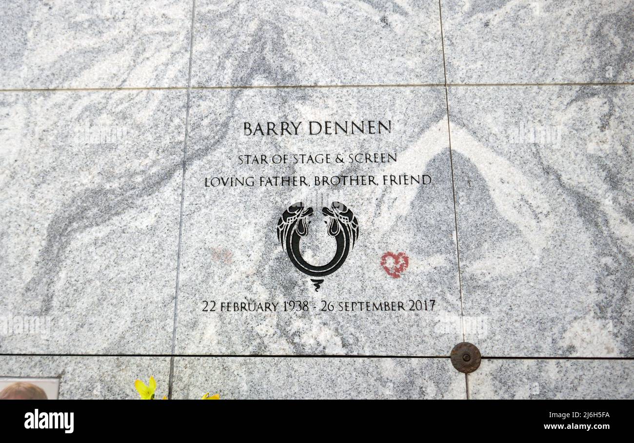 Barry dennen -Fotos und -Bildmaterial in hoher Auflösung – Alamy