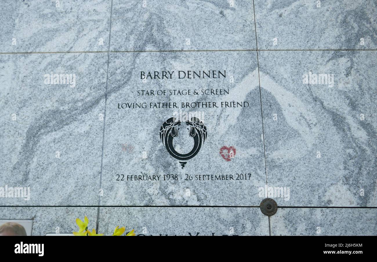 Barry dennen -Fotos und -Bildmaterial in hoher Auflösung – Alamy