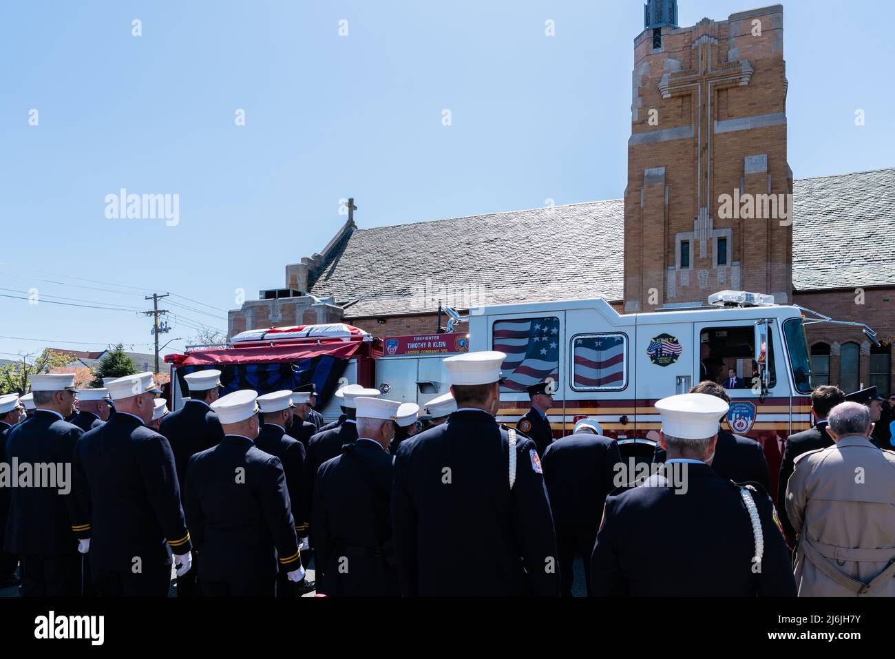 Familie, Freunde und Tausende Feuerwehrmänner verabschiedeten den ...