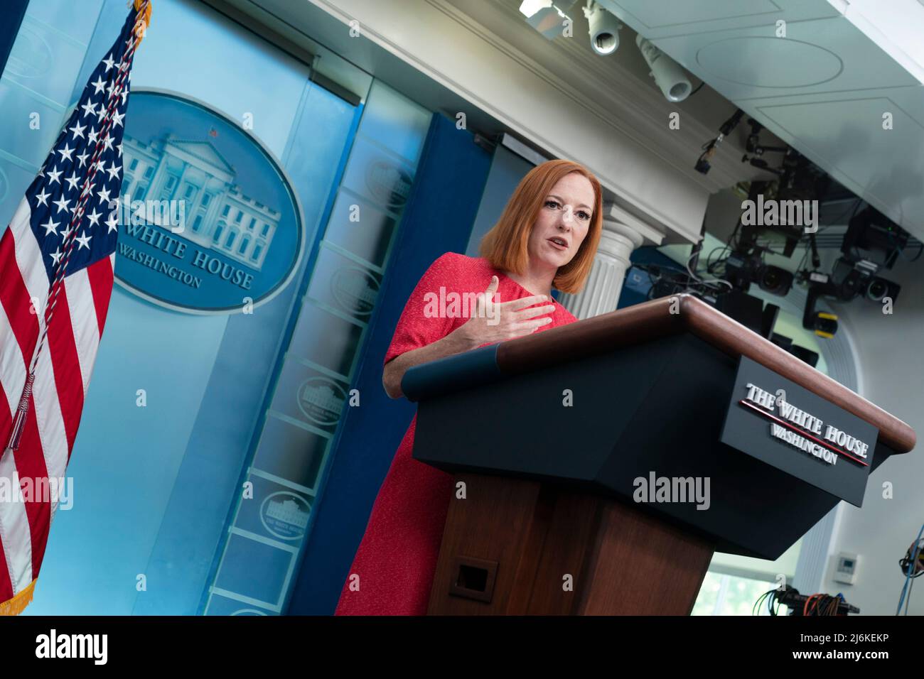 Die Pressesprecherin des Weißen Hauses, Jen Psaki, hält am Montag, den 2. Mai 2022, eine ...