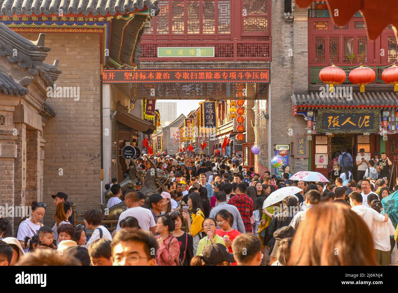 China menschen masse -Fotos und -Bildmaterial in hoher Auflösung – Alamy