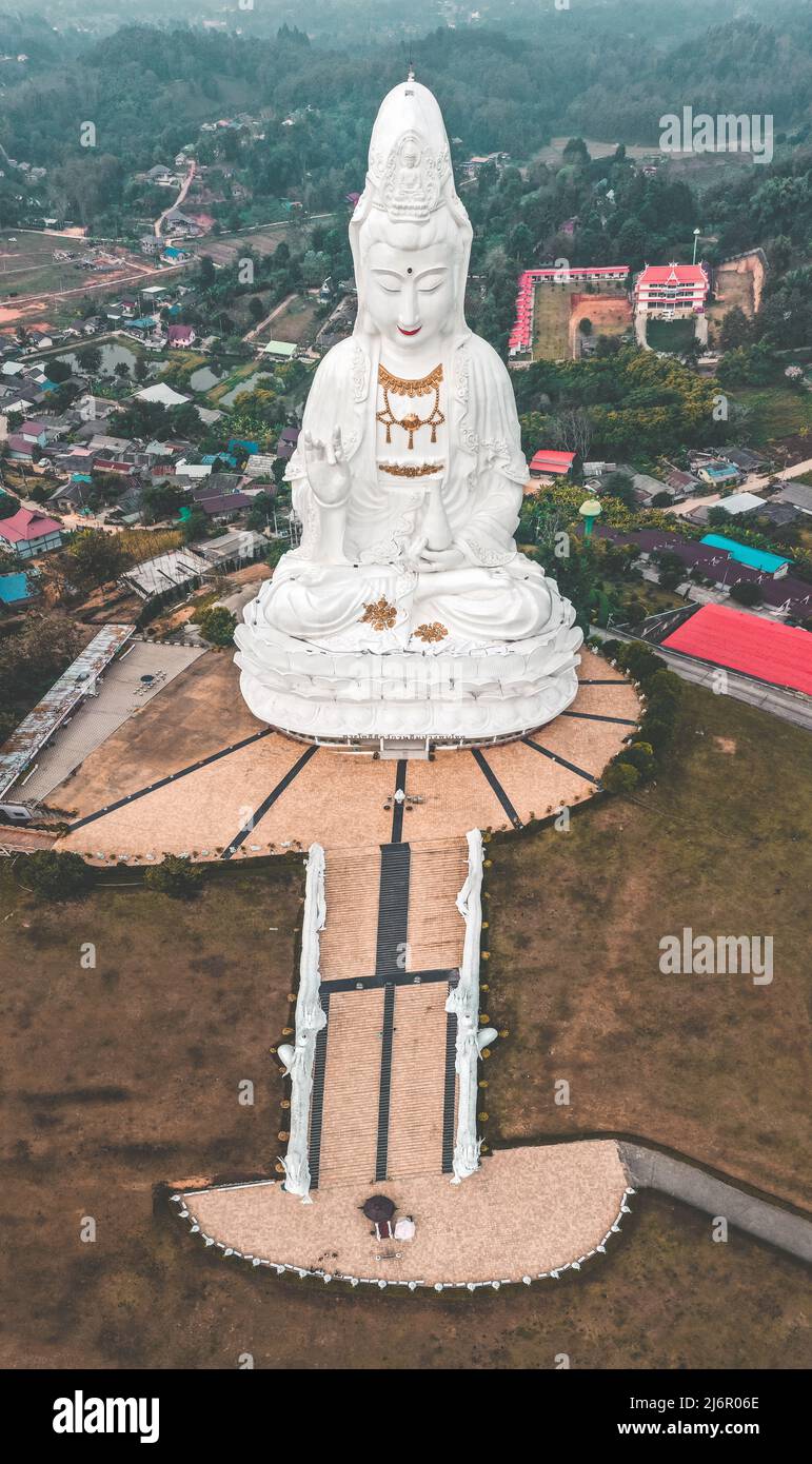 Wat huay pla kang temple -Fotos und -Bildmaterial in hoher Auflösung ...