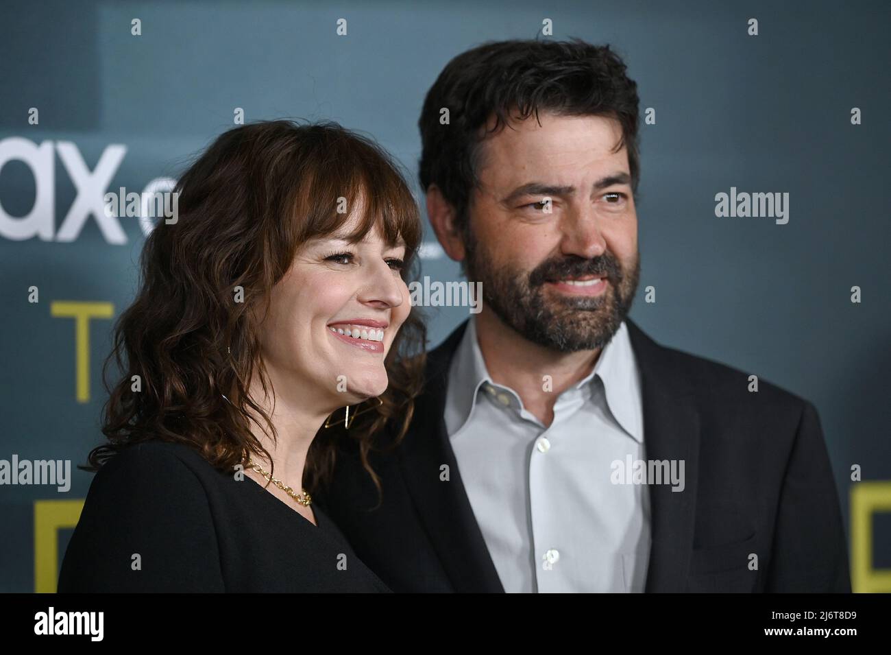 (L-R) die Schauspieler Rosemarie DeWitt und Ron Livingston nehmen an ...
