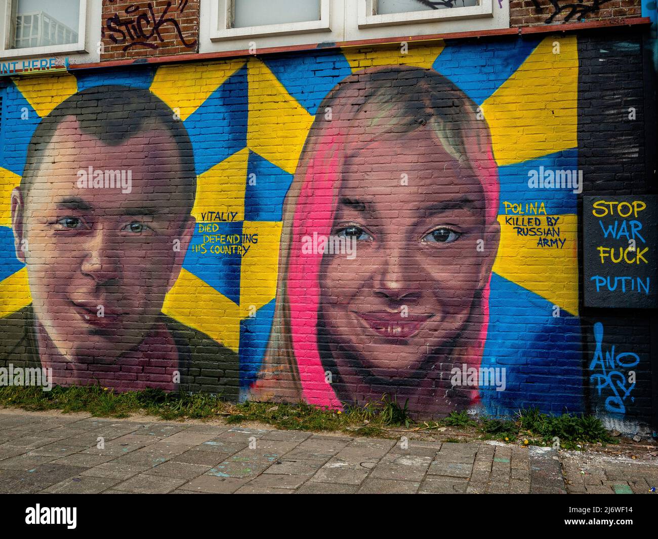 Zwei junge maueropfer -Fotos und -Bildmaterial in hoher Auflösung – Alamy