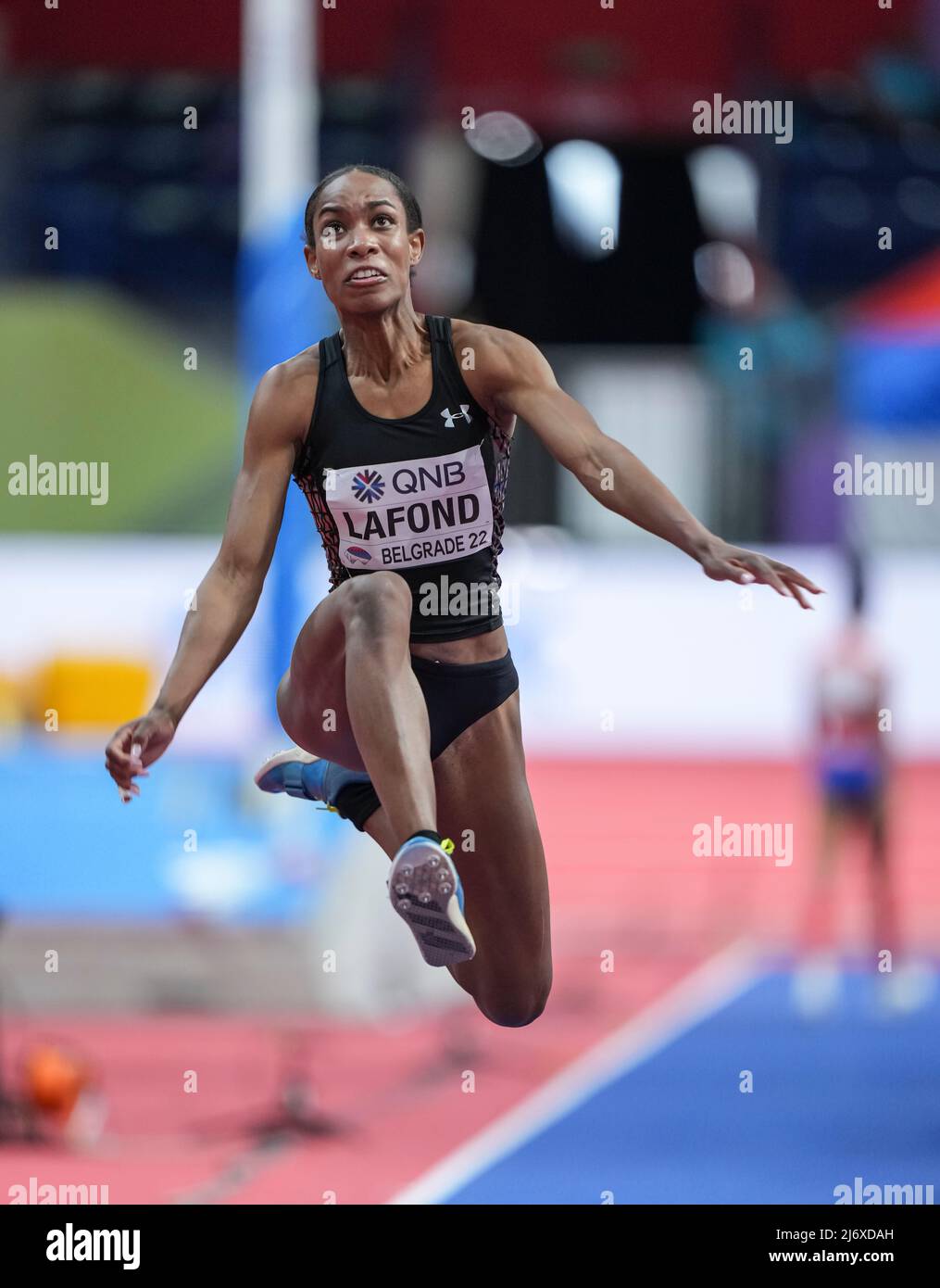 Thea Lafond springt bei der Belgrader Hallenweltmeisterschaft 2022 in ...