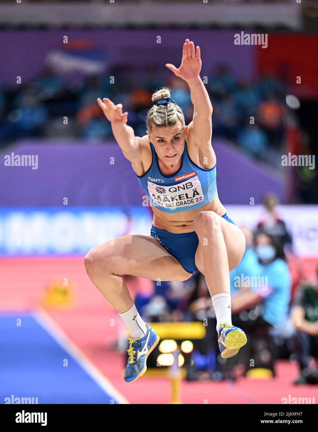Kristina Makela springt bei der Belgrader Hallenweltmeisterschaft 2022 ...