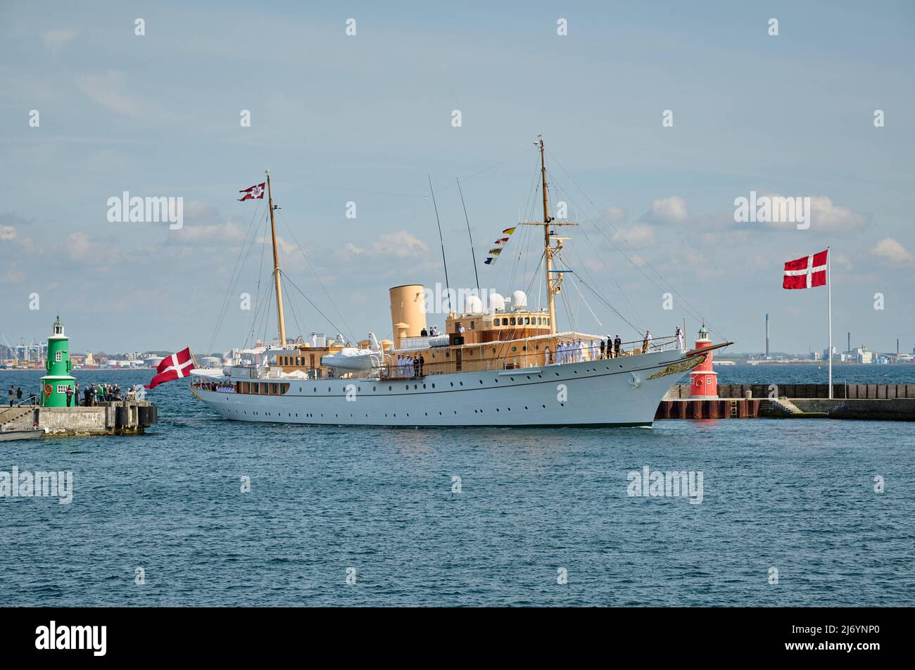 Das Königsschiff Dannebrog kommt am 4. Mai 2022 im Hafen von Kopenhagen ...