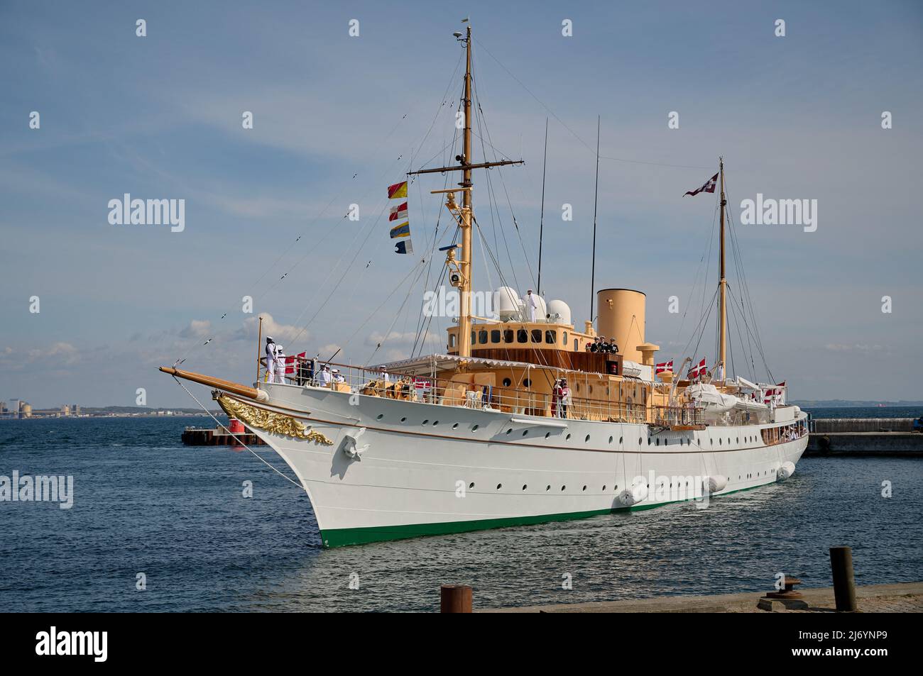 Das Königsschiff Dannebrog kommt am 4. Mai 2022 im Hafen von Kopenhagen ...