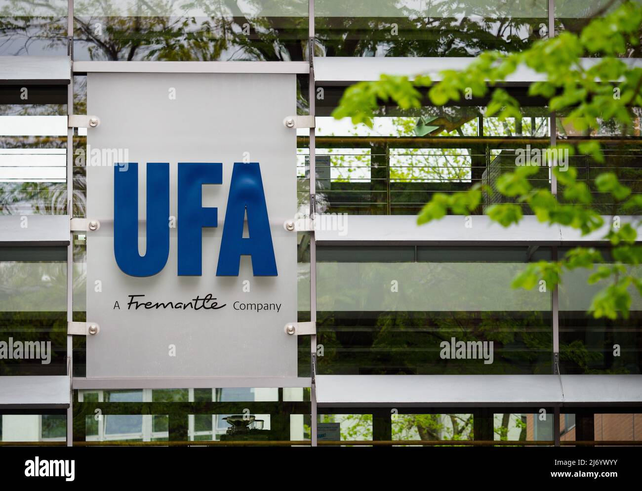 04. Mai 2022, Brandenburg, Potsdam: Der Hauptsitz der Ufa GmbH in der ...