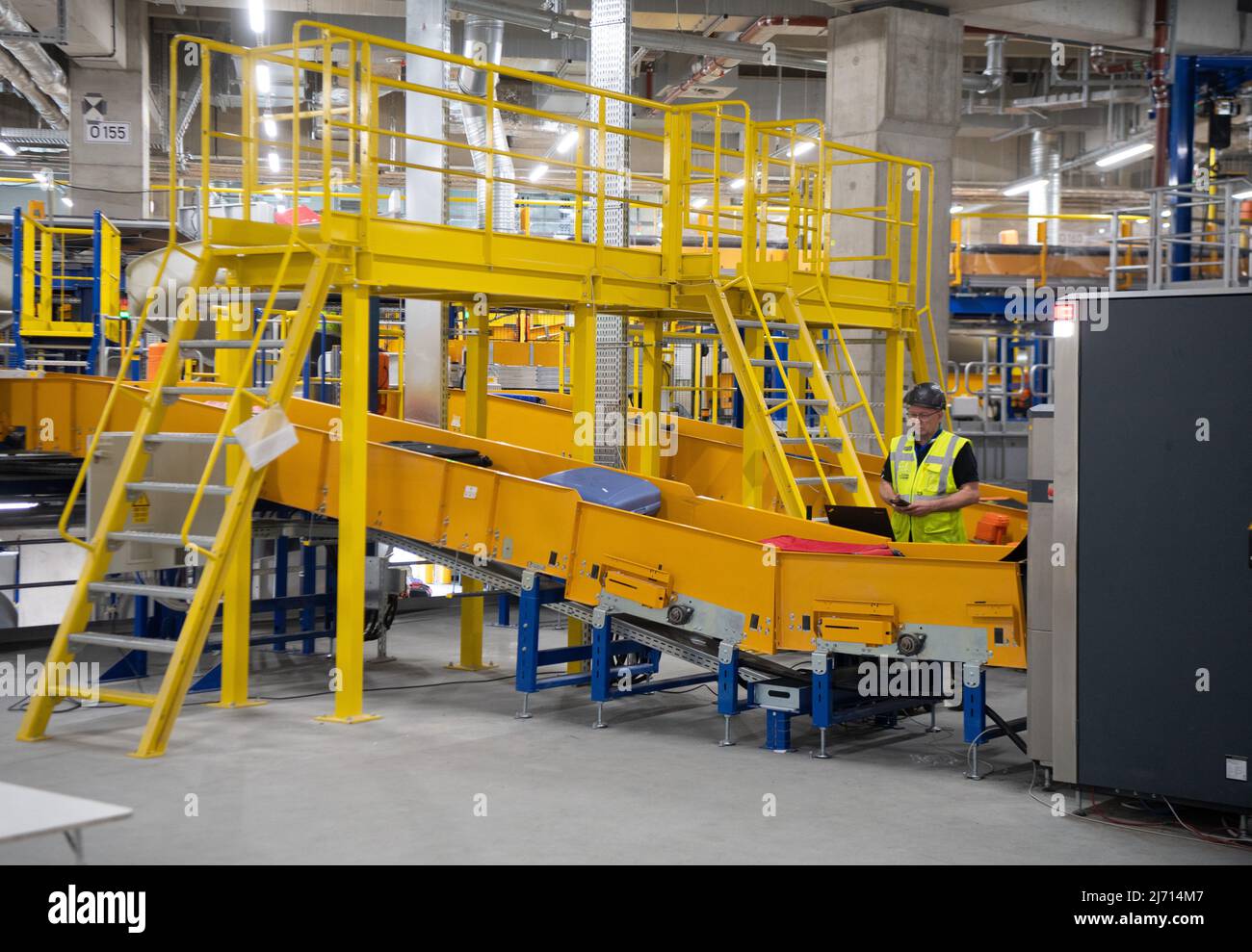 Fraport mitarbeiter -Fotos und -Bildmaterial in hoher Auflösung – Alamy