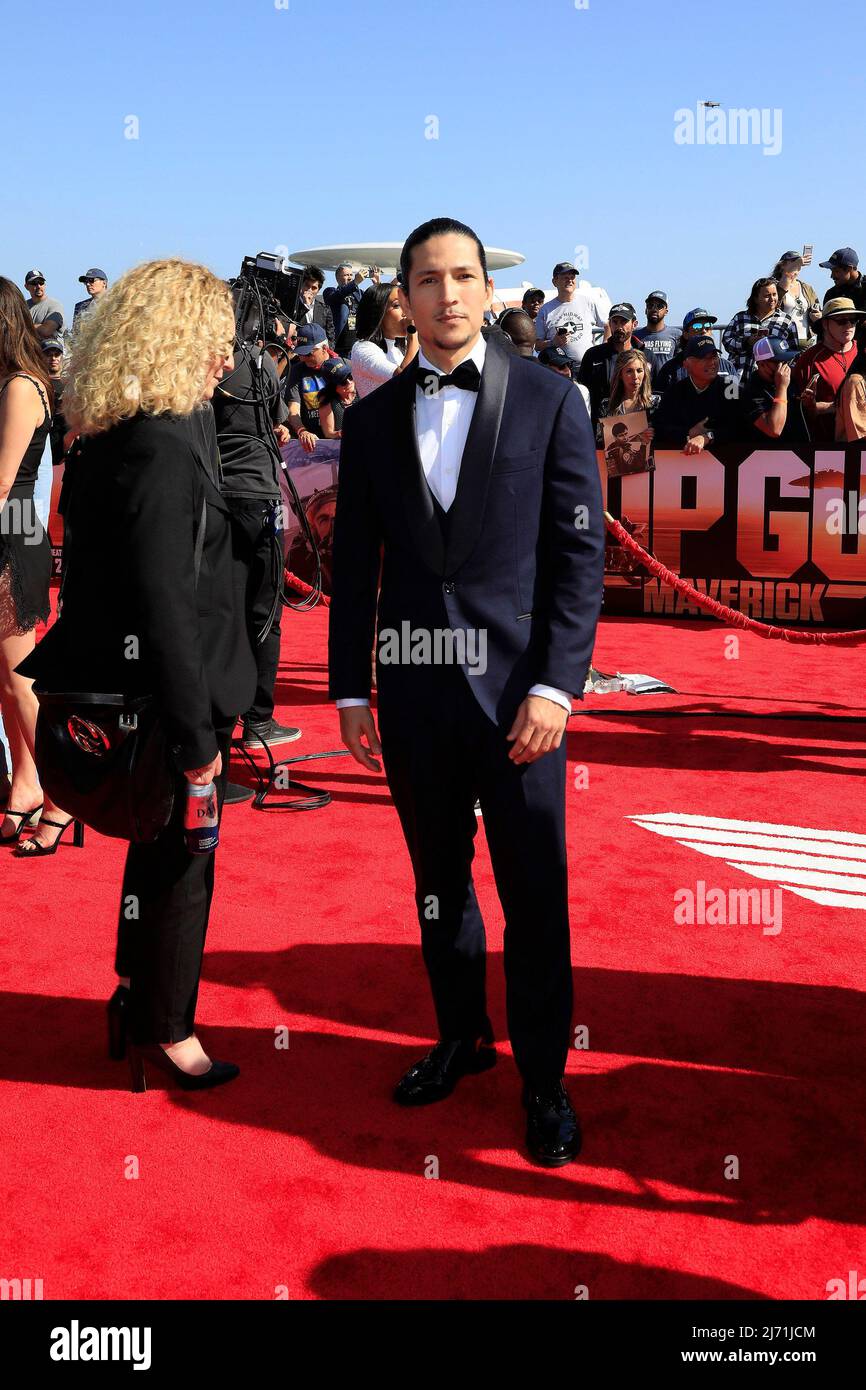 Danny Ramirez bei der Ankunft für TOP-GUN: MAVERICK Premiere, USS ...
