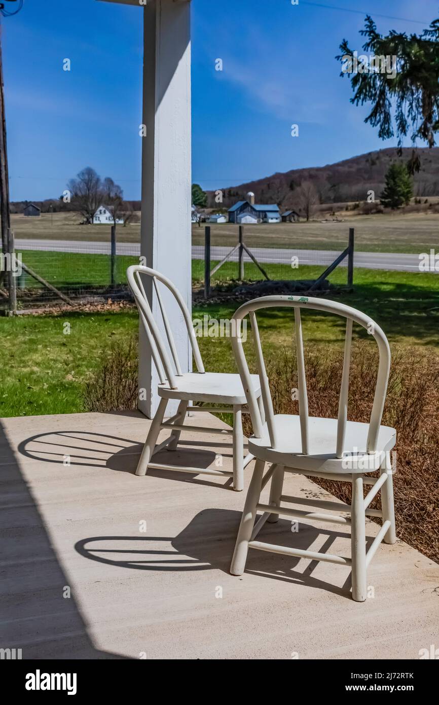 Veranda für Bauernhaus auf Charles Olsen Farm in Port Oneida Rural ...