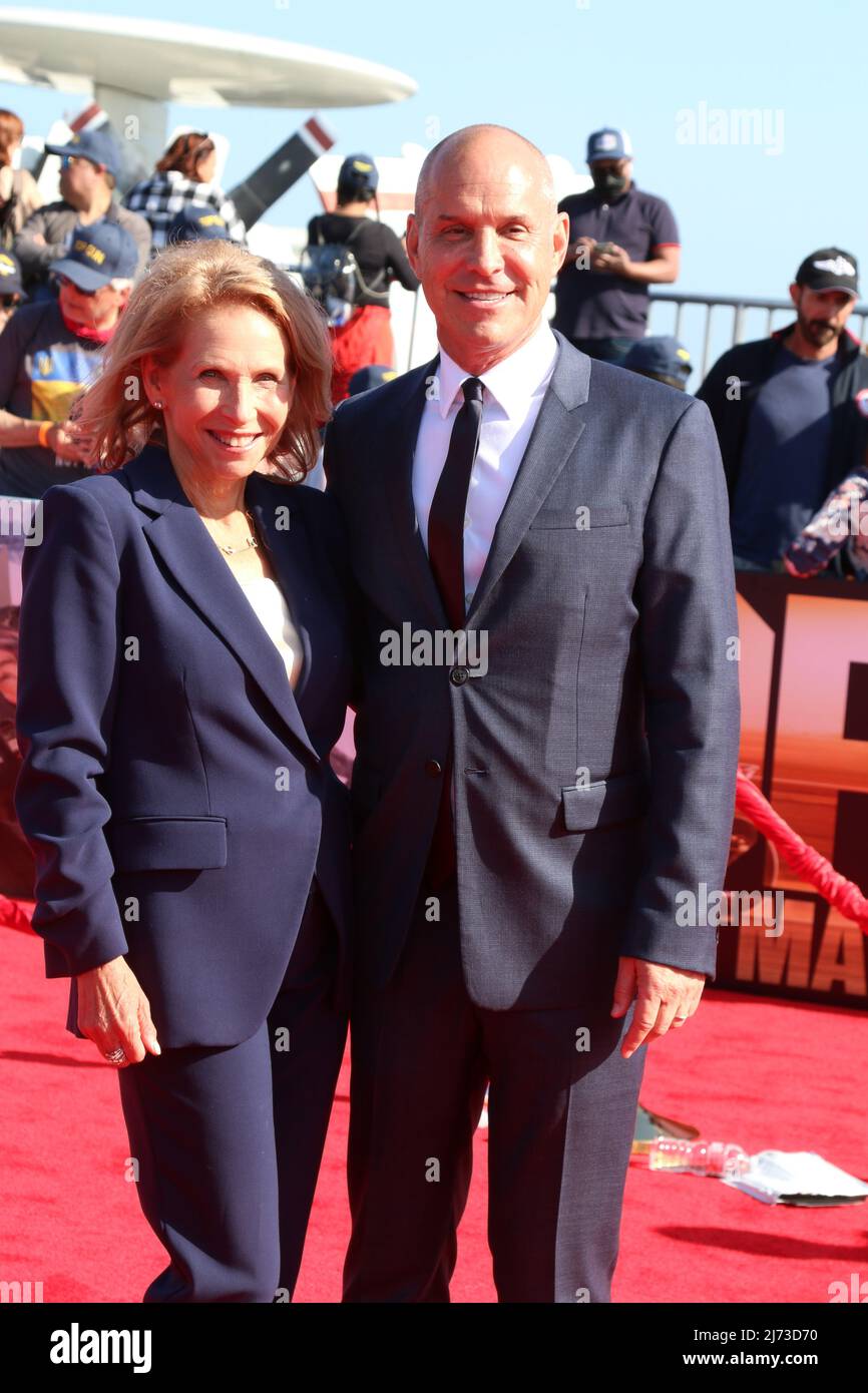LOS ANGELES - 4. MAI: Shari Redstone, Brian Robbins bei der ...