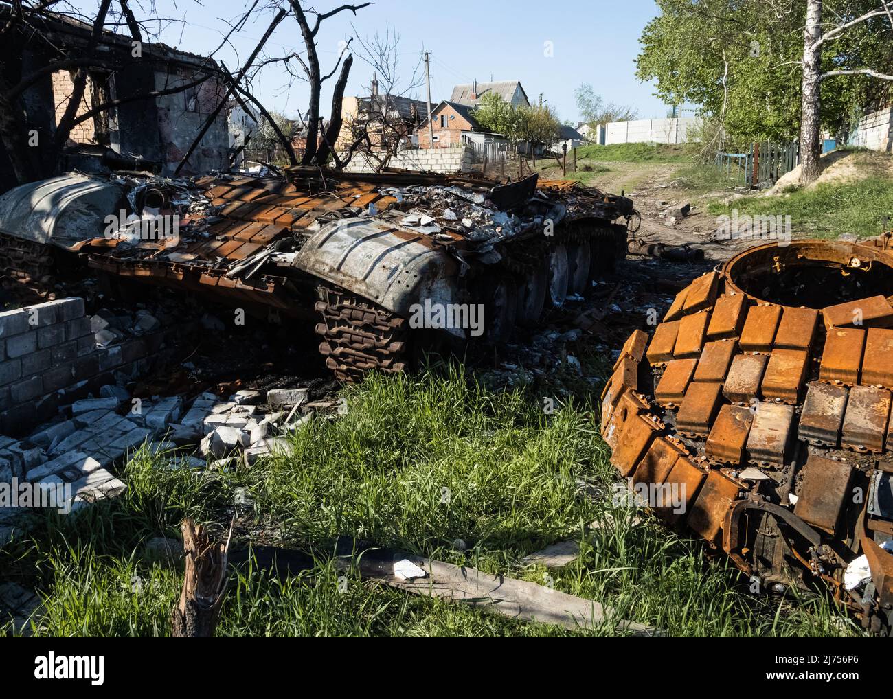 Zerstörte russische Panzer in Malaya Rohan, in der Nähe von Charkiw ...