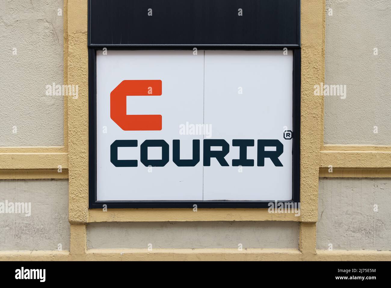Courir logo -Fotos und -Bildmaterial in hoher Auflösung – Alamy