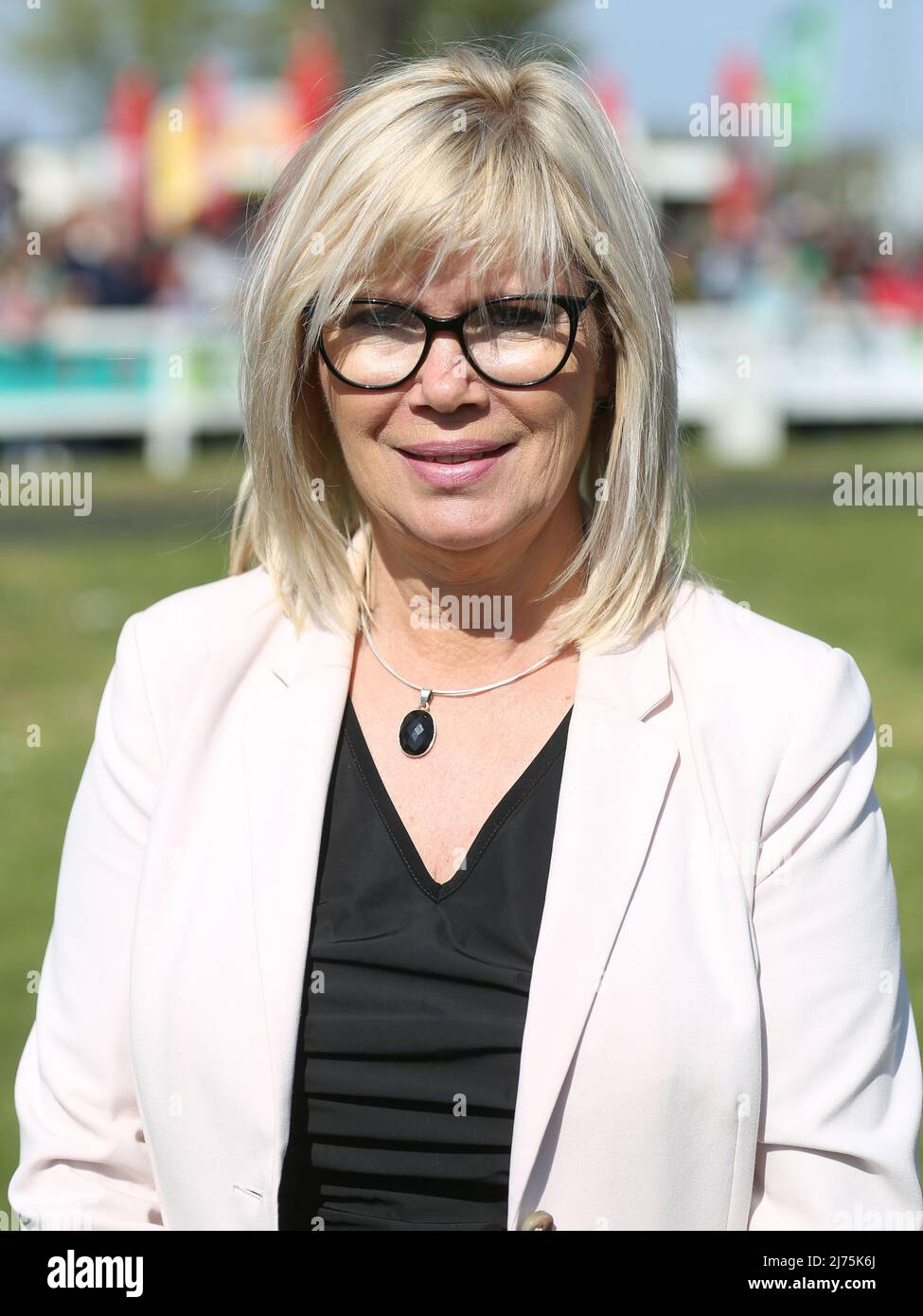 Galopprennbahn magdeburg -Fotos und -Bildmaterial in hoher Auflösung ...