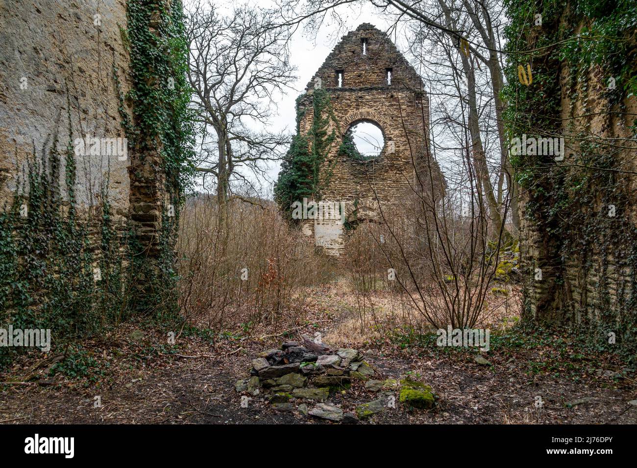 Deutschland ruine ruinen -Fotos und -Bildmaterial in hoher Auflösung ...
