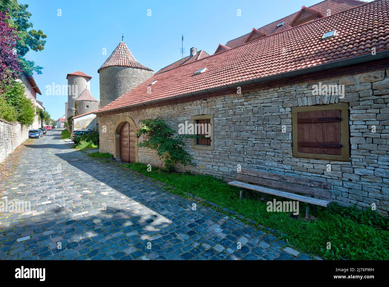 Stadtmauer, Stadtbefestigung, Turm, Gasse, Blick auf das Dorf, Herbst ...