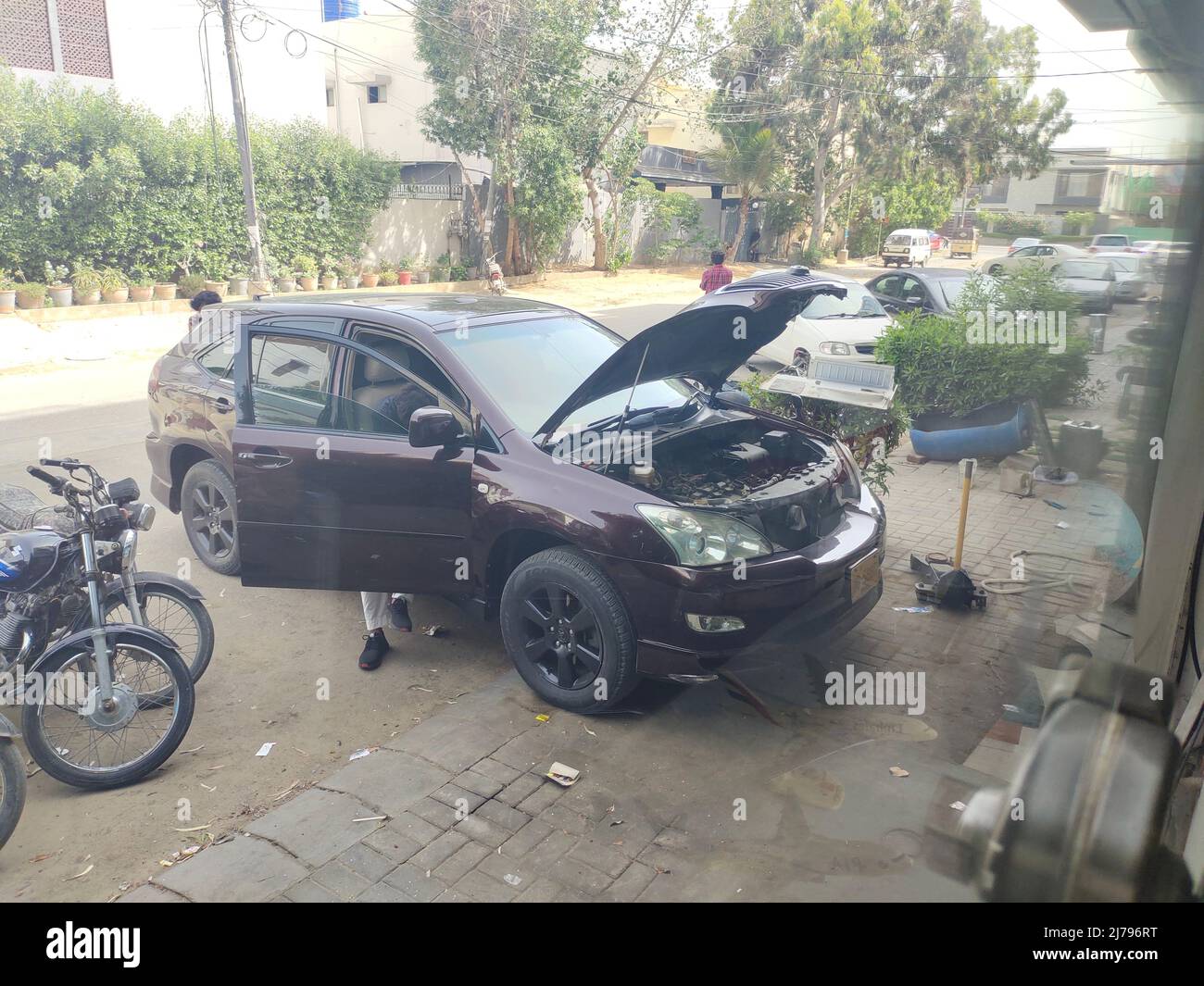 Lexus garage -Fotos und -Bildmaterial in hoher Auflösung – Alamy