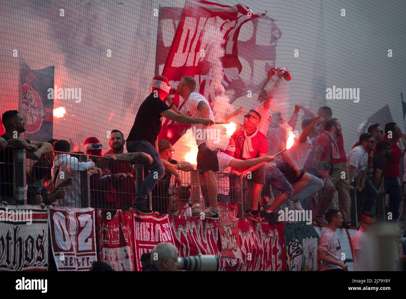 Ultras köln -Fotos und -Bildmaterial in hoher Auflösung – Alamy