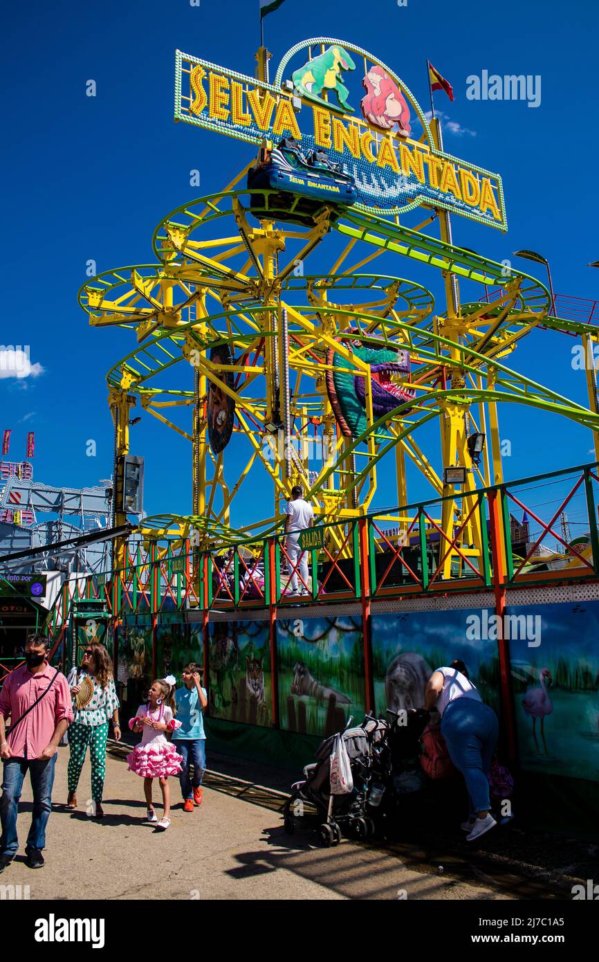 Sevilla, Spanien - 05. Mai 2022 Feria de Sevilla Jahrmarkt, die ...