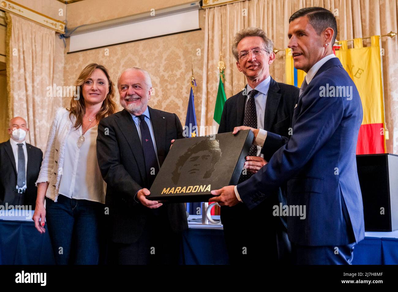 Zeremonie im Palazzo San Giacomo. Der Bürgermeister von Neapel, Gaetano ...