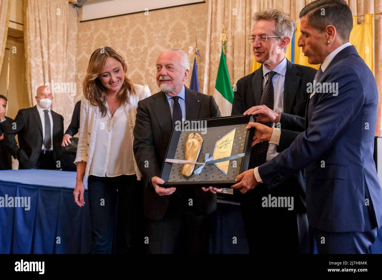 Zeremonie im Palazzo San Giacomo. Der Bürgermeister von Neapel, Gaetano ...