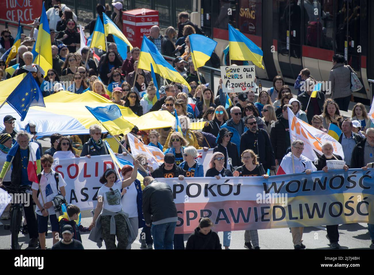Anti-Kriegs-Protest der Ukrainer gegen russische Invasion in der ...