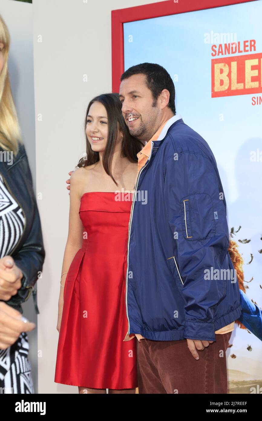 Emma fuhrmann and adam sandler -Fotos und -Bildmaterial in hoher ...