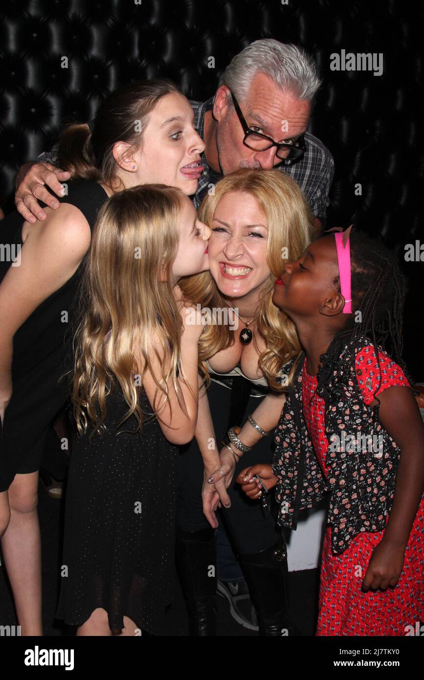 Joely fisher feiert geburtstag mit der familie -Fotos und -Bildmaterial ...