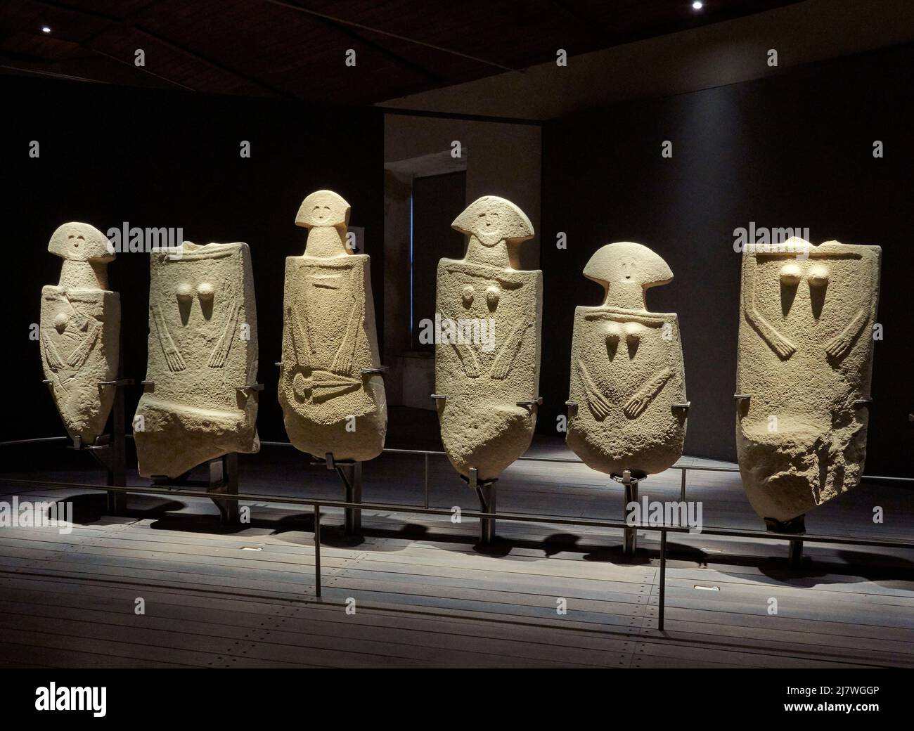 Sei-Statue Stele in pietra arenaria - IV-III millennio A.C ...