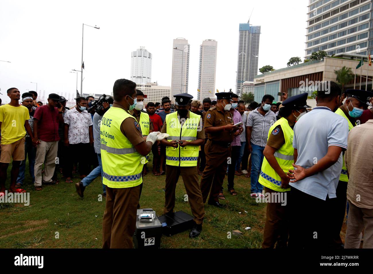 Colombo, Sri Lanka. 10.. Mai 2022. Die Polizei von Sri Lanka [soco ...