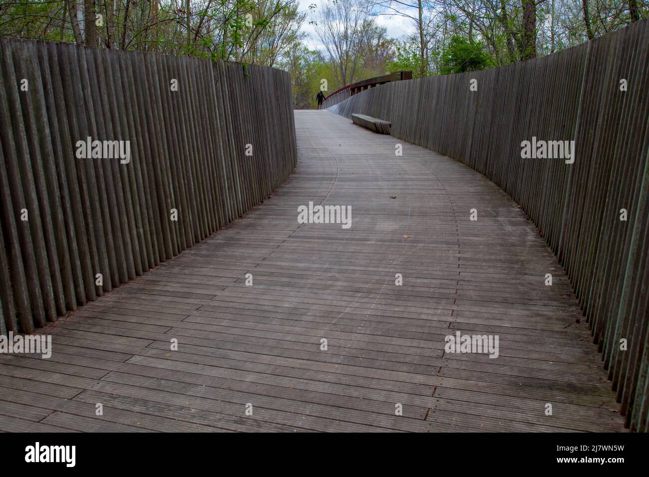 Gebogene bretter -Fotos und -Bildmaterial in hoher Auflösung – Alamy