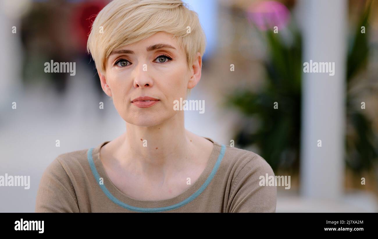 Schöne reife dame -Fotos und -Bildmaterial in hoher Auflösung – Alamy