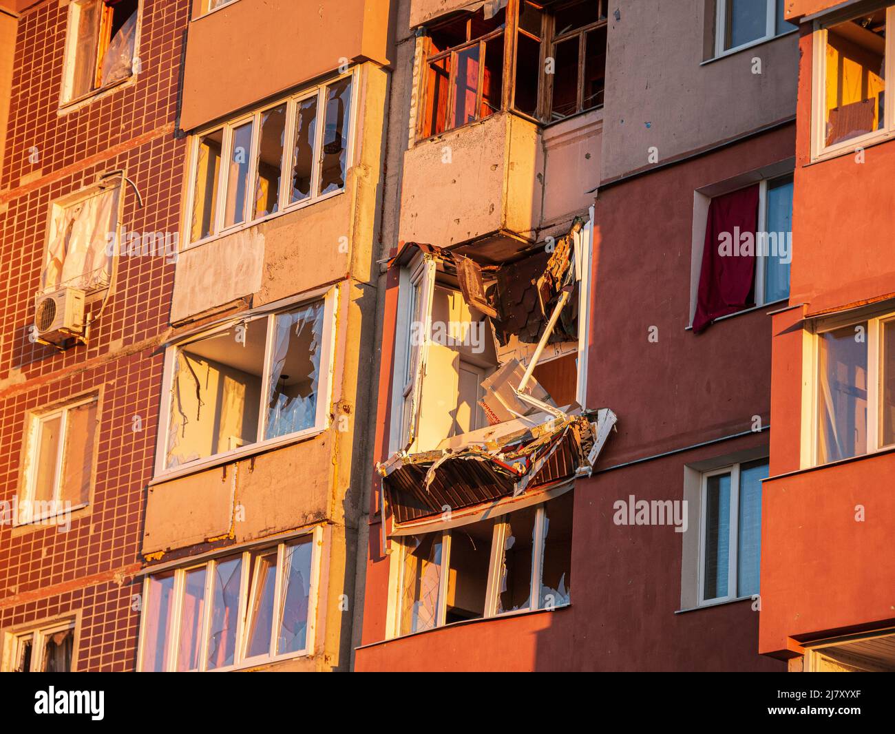 Charkiw, Charkow, Ukraine - 05.07.2022: Nach Bombenangriffen zerstörte ...