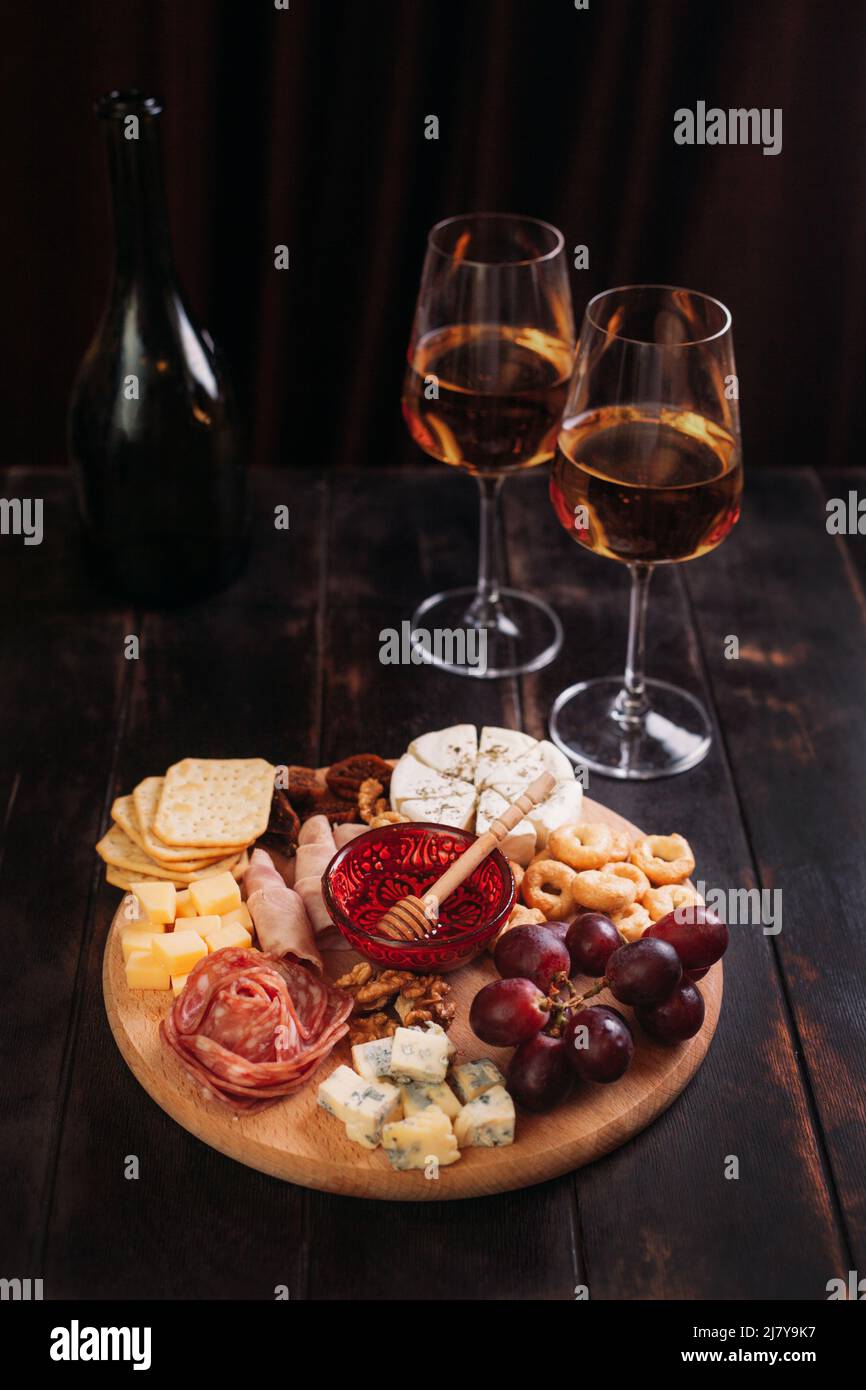 Wurst käseplatte -Fotos und -Bildmaterial in hoher Auflösung – Alamy