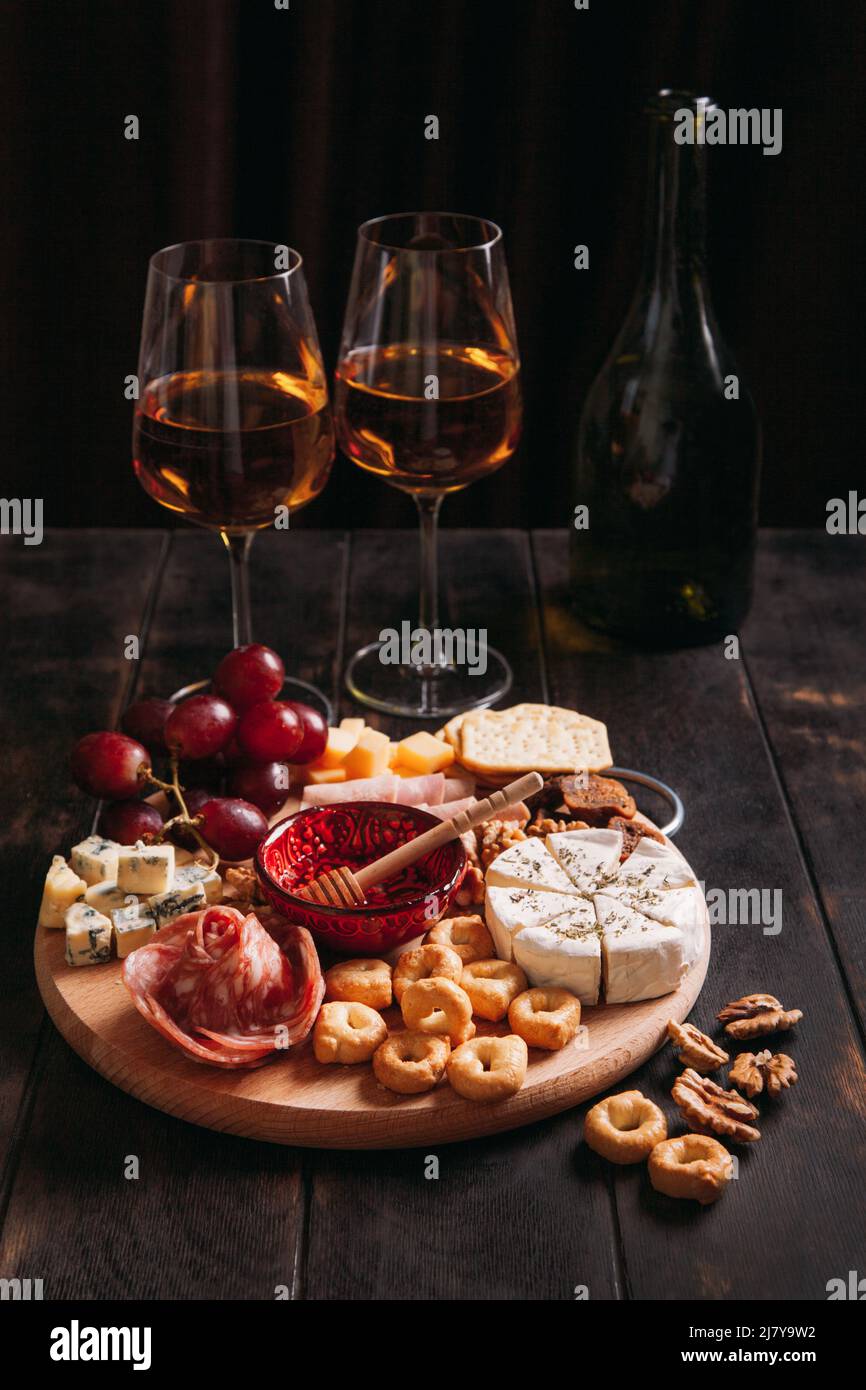 Wurst käseplatte -Fotos und -Bildmaterial in hoher Auflösung – Alamy