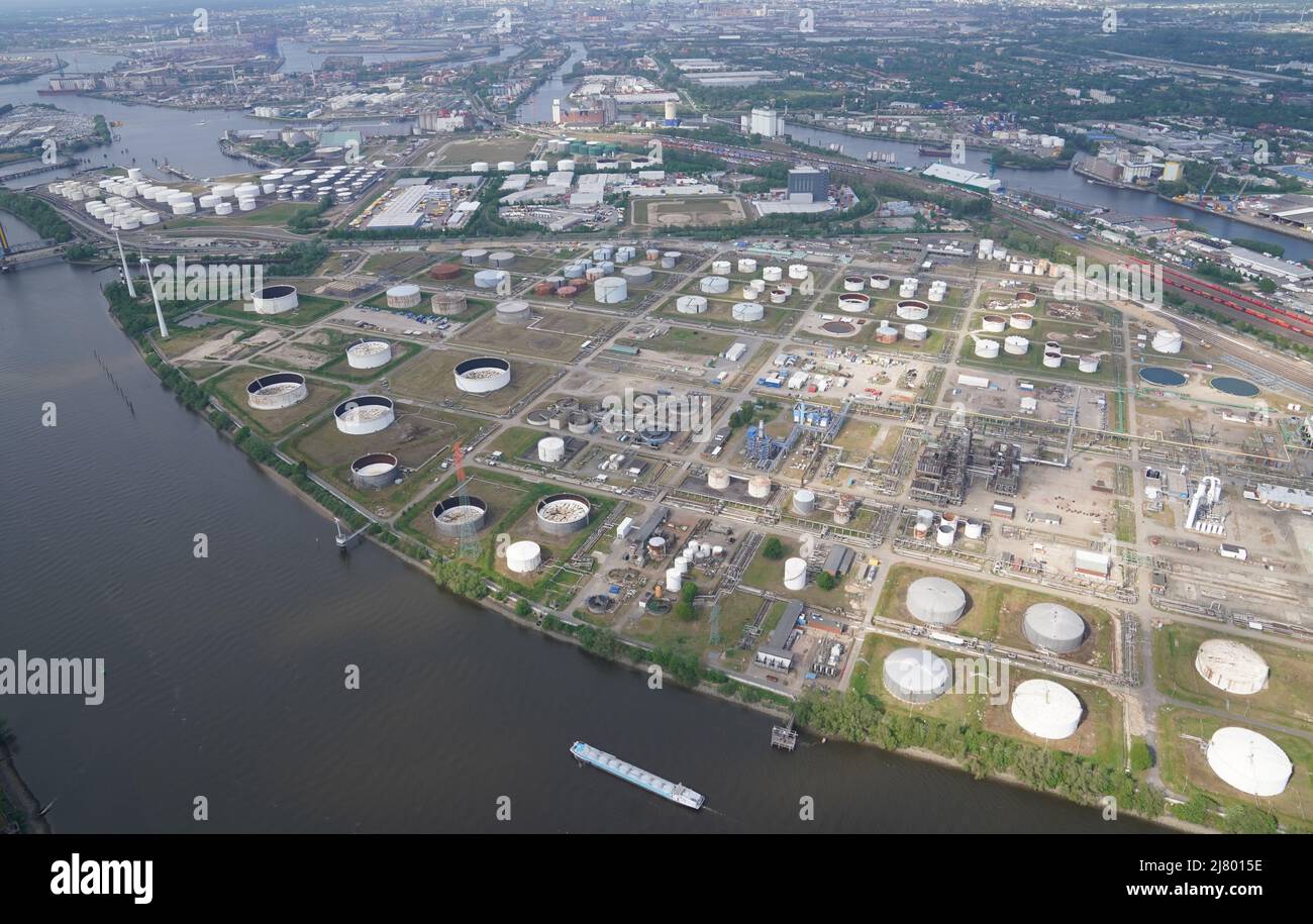 Shell oil refinery hamburg -Fotos und -Bildmaterial in hoher Auflösung ...