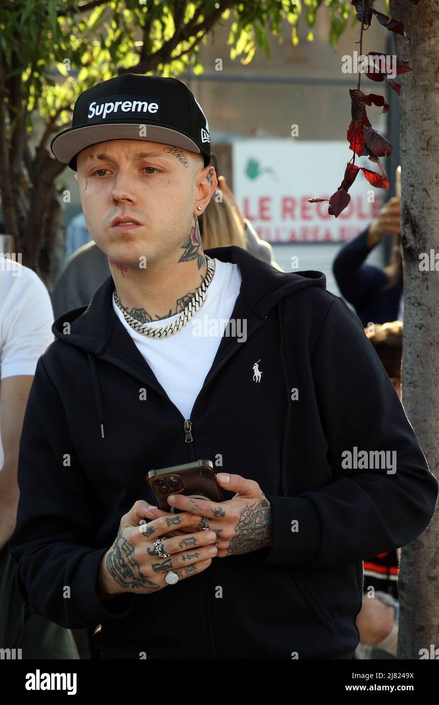 Lazza rapper -Fotos und -Bildmaterial in hoher Auflösung – Alamy