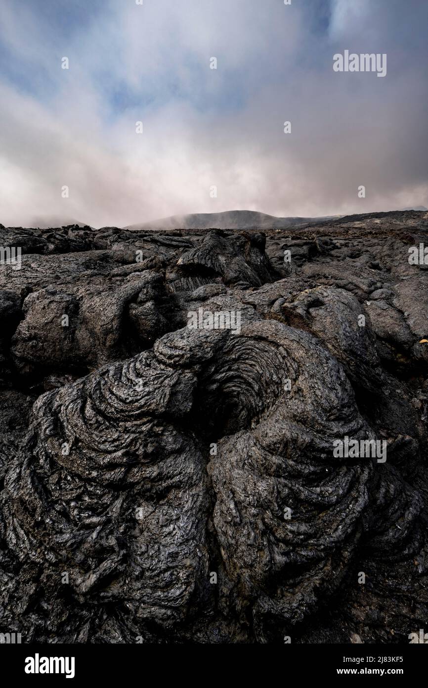 Versteinerte Lava, vulkanisches Gestein in bizarren Formen, Lavafeld ...