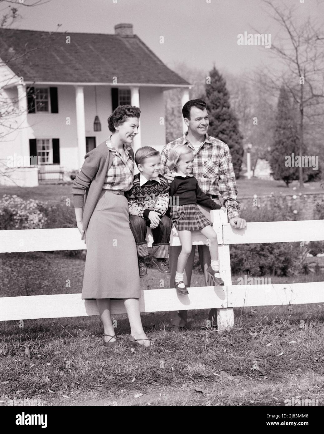 Family life 1950s -Fotos und -Bildmaterial in hoher Auflösung – Alamy