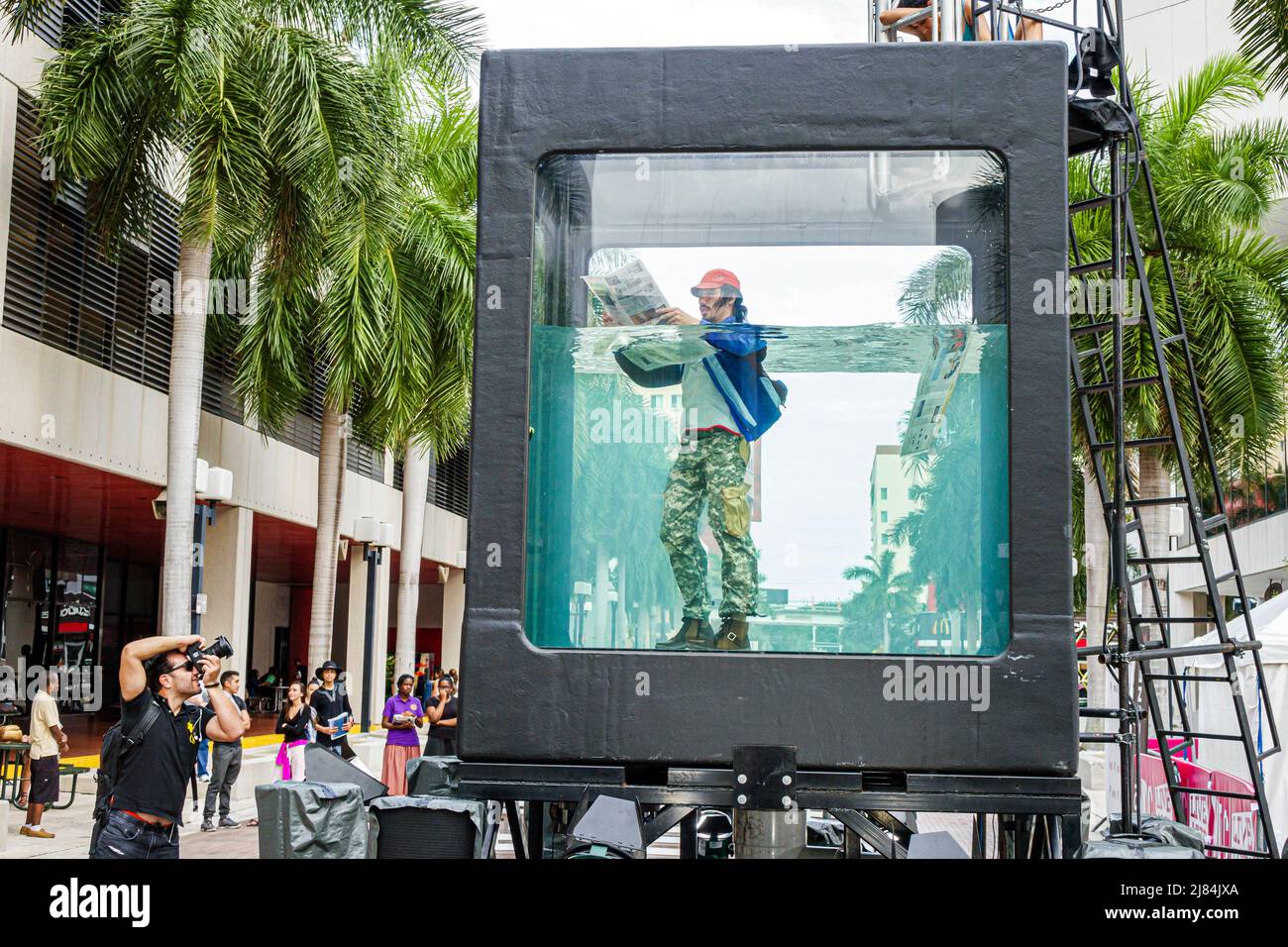 Climate change art installation -Fotos und -Bildmaterial in hoher ...