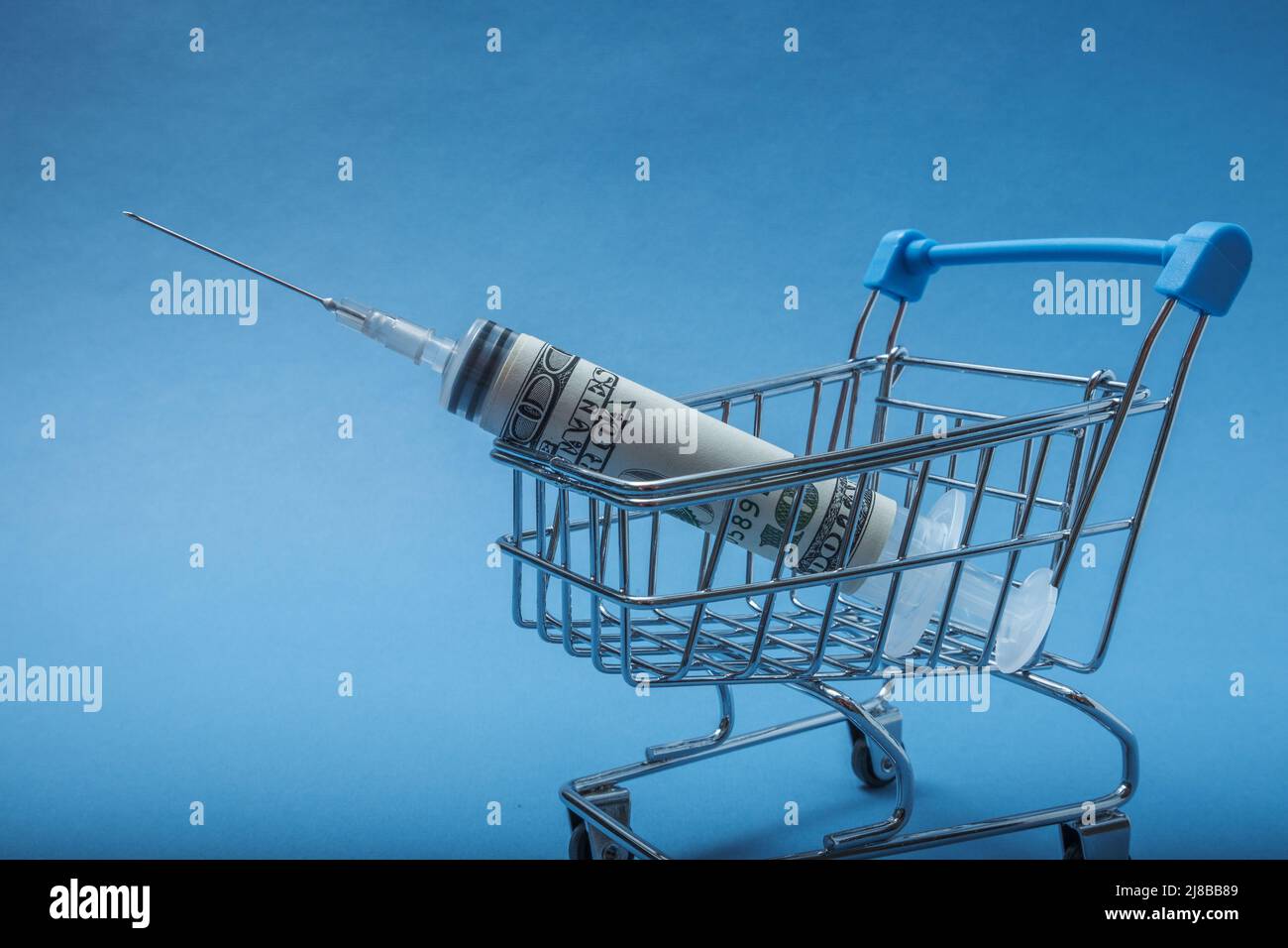 Spritze mit injektion -Fotos und -Bildmaterial in hoher Auflösung – Alamy