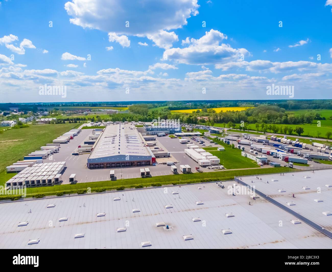 Luftaufnahme von Warenlager. Logistik Zentrum in der industriellen Zone ...