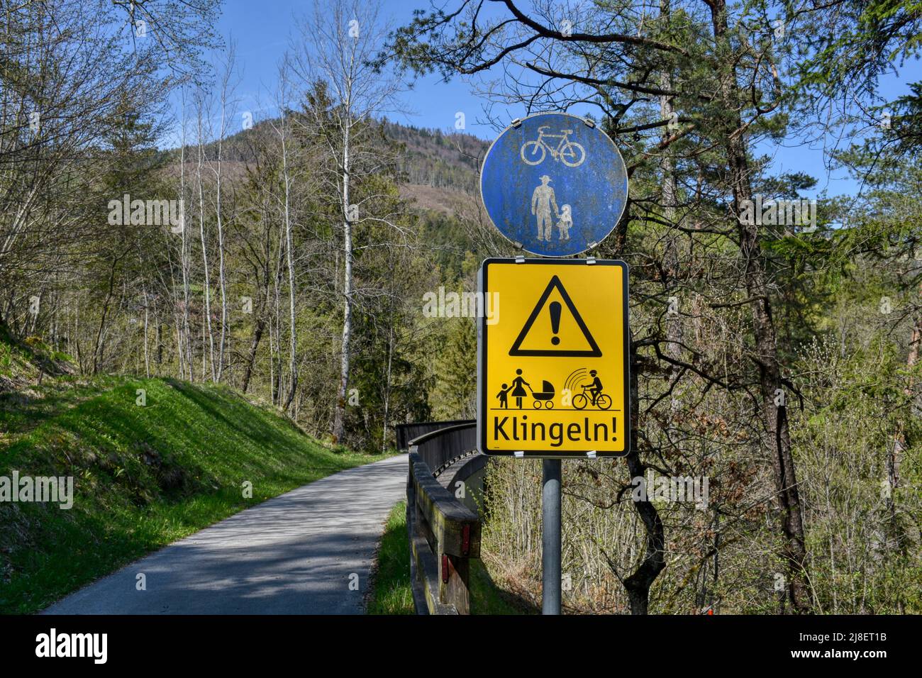 Verkehrszeichen, Radweg, Gehweg, Vorschriftzeichen, Vorschrift, Gehen ...